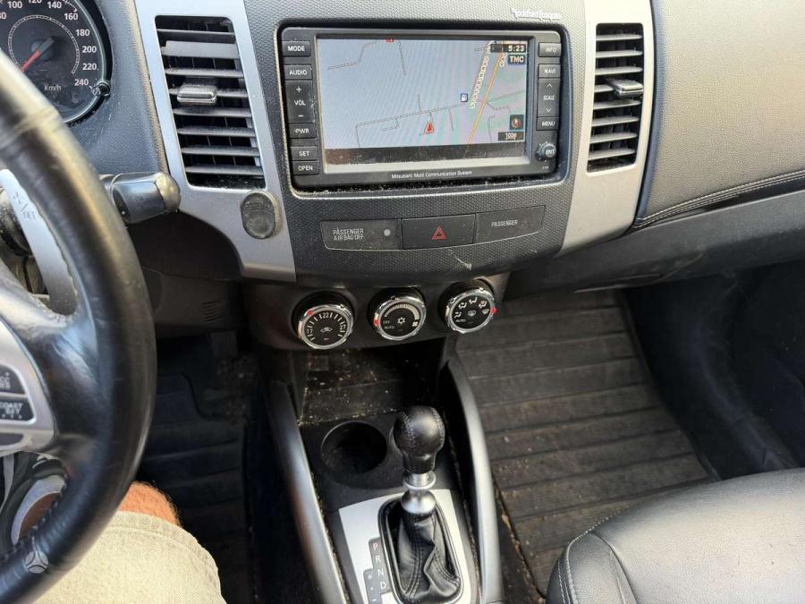 Sarkans Mitsubishi Outlander 2012 Marijampole, ar dzinēja tilpumu 2.18 L un nobraukumu 208 tūkst. km par 3450 €, foto 11 vietnē AUTOMOTO.COM.LV
