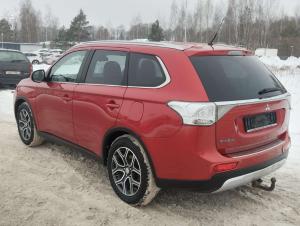 Sarkans Mitsubishi Outlander 2014 Tauragė, ar dzinēja tilpumu 2.30 L un nobraukumu 275 tūkst. km par 7000 €, foto 3 vietnē AUTOMOTO.COM.LV