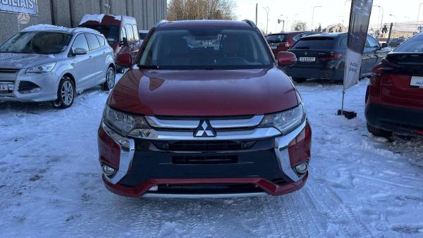 Red Mitsubishi Outlander 2015 in Klaipeda, with an engine capacity of 2.00 L and mileage of 199 thousand km for 12400 €, photo 2 on AUTOMOTO.COM.LV
