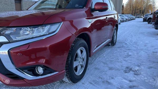 Red Mitsubishi Outlander 2015 in Klaipeda, with an engine capacity of 2.00 L and mileage of 199 thousand km for 12400 €, photo 9 on AUTOMOTO.COM.LV