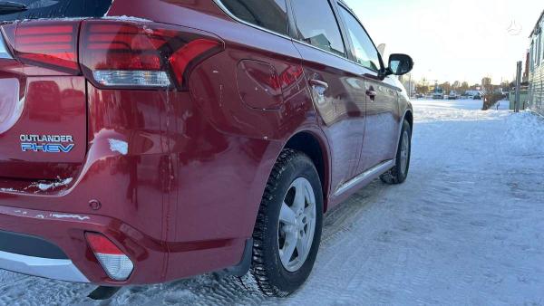 Red Mitsubishi Outlander 2015 in Klaipeda, with an engine capacity of 2.00 L and mileage of 199 thousand km for 12400 €, photo 11 on AUTOMOTO.COM.LV