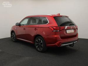 Red Mitsubishi Outlander 2015 in Vilnius, with an engine capacity of 2.00 L and mileage of 212 thousand km for 12499 €, photo 8 on AUTOMOTO.COM.LV