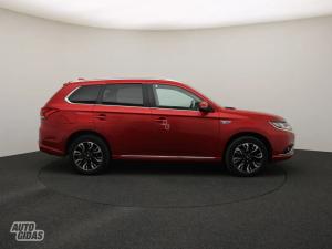 Red Mitsubishi Outlander 2015 in Vilnius, with an engine capacity of 2.00 L and mileage of 212 thousand km for 12499 €, photo 10 on AUTOMOTO.COM.LV