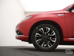Red Mitsubishi Outlander 2015 in Vilnius, with an engine capacity of 2.00 L and mileage of 212 thousand km for 12499 €, photo 28 on AUTOMOTO.COM.LV
