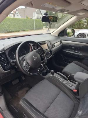 Sarkans Mitsubishi Outlander 2016 Kauņa, ar dzinēja tilpumu 2.36 L un nobraukumu 103 tūkst. km par 7500 €, foto 6 vietnē AUTOMOTO.COM.LV
