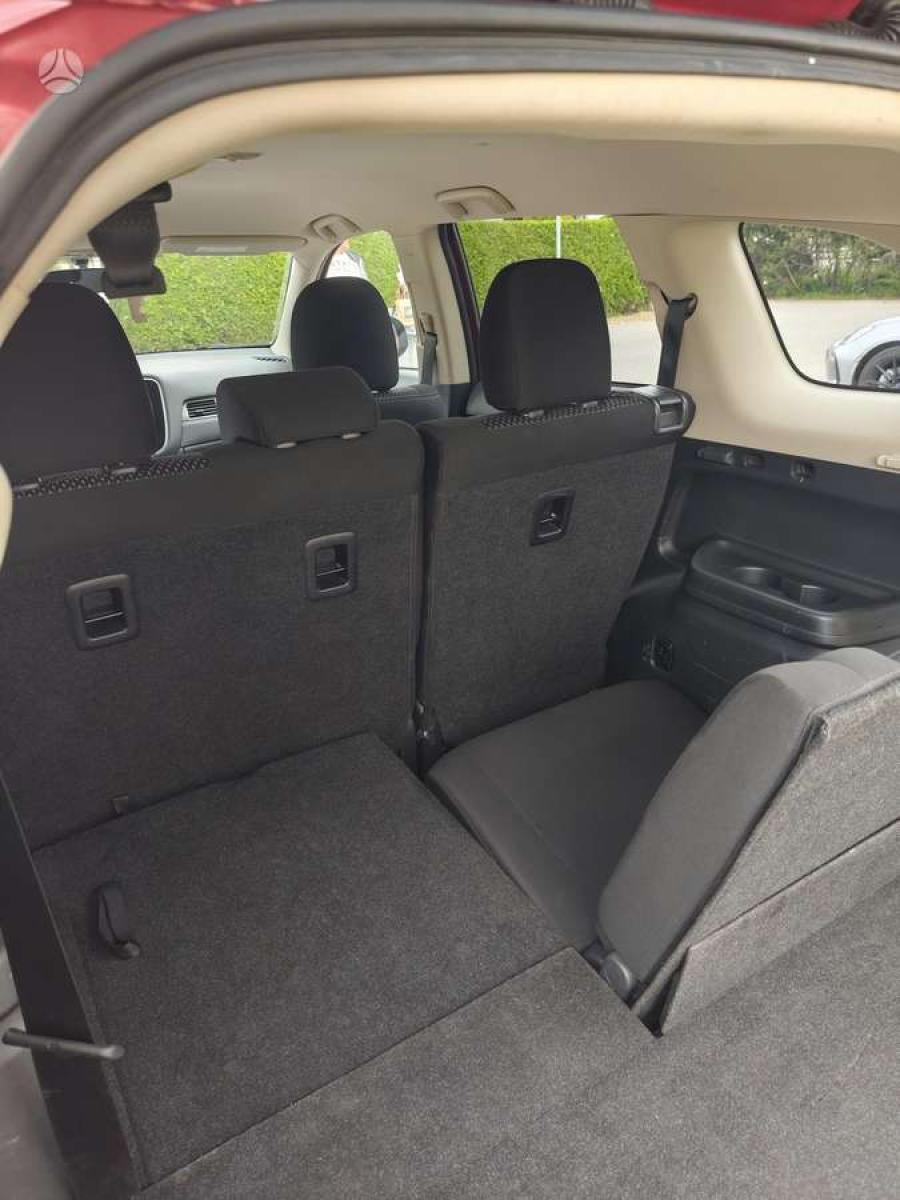 Sarkans Mitsubishi Outlander 2016 Kauņa, ar dzinēja tilpumu 2.36 L un nobraukumu 103 tūkst. km par 7500 €, foto 9 vietnē AUTOMOTO.COM.LV
