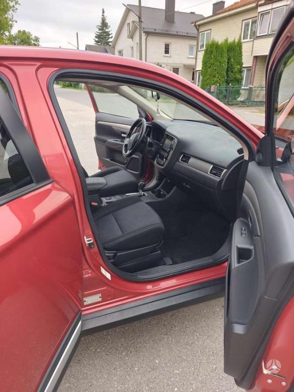 Sarkans Mitsubishi Outlander 2016 Kauņa, ar dzinēja tilpumu 2.36 L un nobraukumu 103 tūkst. km par 7500 €, foto 10 vietnē AUTOMOTO.COM.LV