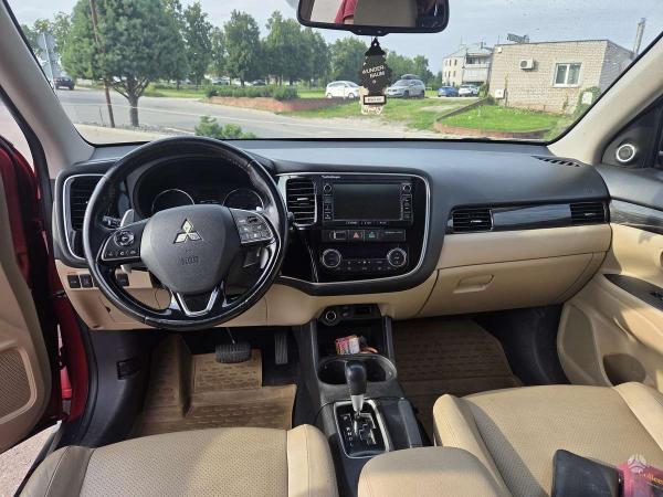 Sarkans Mitsubishi Outlander 2016 Kauņa, ar dzinēja tilpumu 0.00 L un nobraukumu 230 tūkst. km par 10000 €, foto 8 vietnē AUTOMOTO.COM.LV