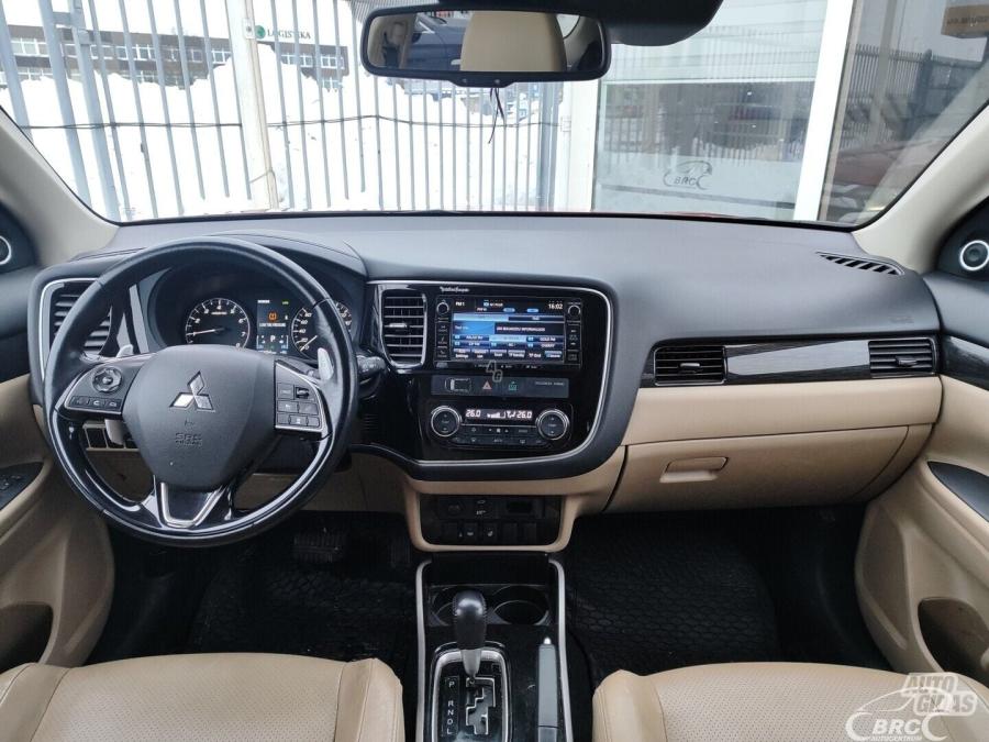 Sarkans Mitsubishi Outlander 2017 Avižieniai, ar dzinēja tilpumu 2.00 L un nobraukumu 250 tūkst. km par 12900 €, foto 4 vietnē AUTOMOTO.COM.LV