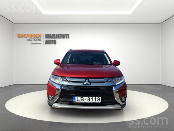 Red Mitsubishi Outlander 2017 in Riga, with an engine capacity of 2.00 L and mileage of 78 thousand km for 14990 €, photo 2 on AUTOMOTO.COM.LV