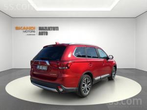 Red Mitsubishi Outlander 2017 in Riga, with an engine capacity of 2.00 L and mileage of 78 thousand km for 14990 €, photo 7 on AUTOMOTO.COM.LV