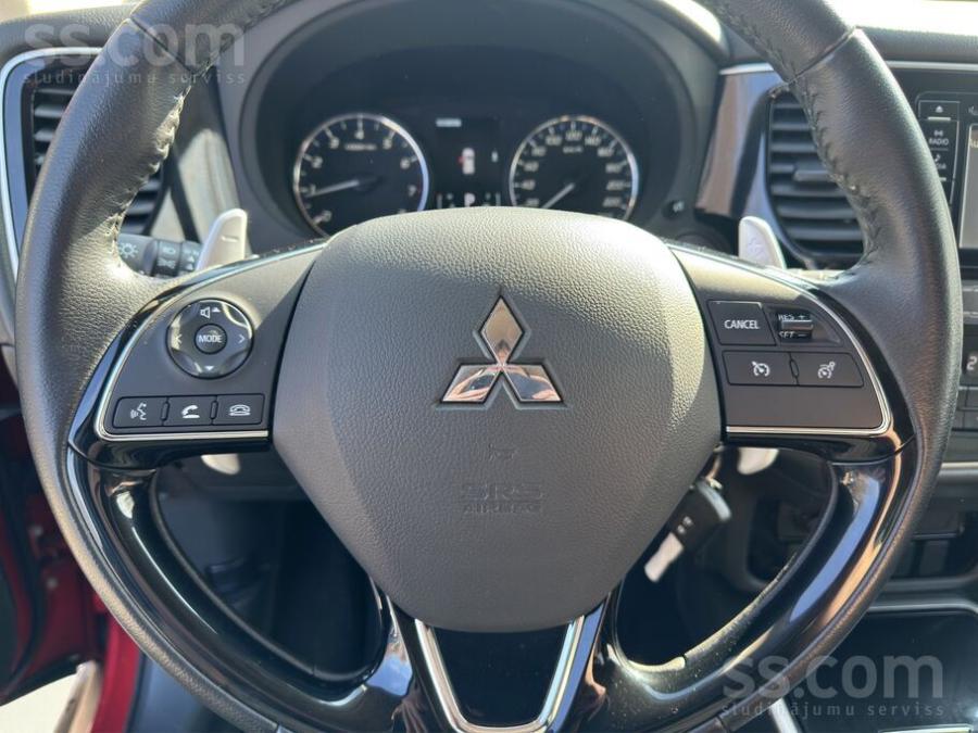 Red Mitsubishi Outlander 2017 in Riga, with an engine capacity of 2.00 L and mileage of 78 thousand km for 14990 €, photo 11 on AUTOMOTO.COM.LV