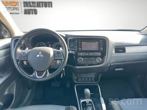Red Mitsubishi Outlander 2017 in Riga, with an engine capacity of 2.00 L and mileage of 78 thousand km for 14990 €, photo 15 on AUTOMOTO.COM.LV