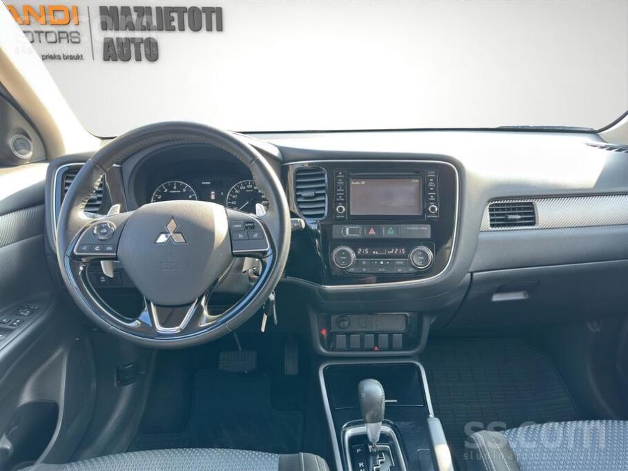 Red Mitsubishi Outlander 2017 in Riga, with an engine capacity of 2.00 L and mileage of 78 thousand km for 14990 €, photo 15 on AUTOMOTO.COM.LV