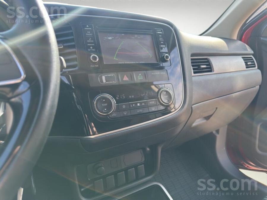 Red Mitsubishi Outlander 2017 in Riga, with an engine capacity of 2.00 L and mileage of 78 thousand km for 14990 €, photo 16 on AUTOMOTO.COM.LV