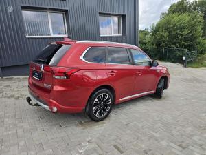 Red Mitsubishi Outlander 2017 in Telschi, with an engine capacity of 2.00 L and mileage of 266 thousand km for 10999 €, photo 9 on AUTOMOTO.COM.LV