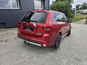 Red Mitsubishi Outlander 2017 in Telschi, with an engine capacity of 2.00 L and mileage of 266 thousand km for 10999 €, photo 10 on AUTOMOTO.COM.LV