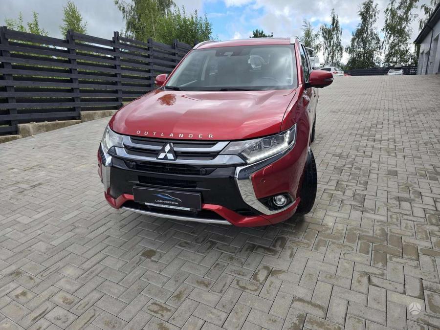 Red Mitsubishi Outlander 2017 in Telschi, with an engine capacity of 2.00 L and mileage of 266 thousand km for 10999 €, photo 17 on AUTOMOTO.COM.LV