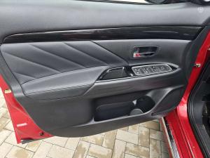 Red Mitsubishi Outlander 2017 in Telschi, with an engine capacity of 2.00 L and mileage of 266 thousand km for 10999 €, photo 30 on AUTOMOTO.COM.LV