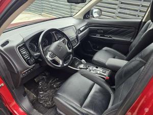 Red Mitsubishi Outlander 2017 in Telschi, with an engine capacity of 2.00 L and mileage of 266 thousand km for 10999 €, photo 33 on AUTOMOTO.COM.LV