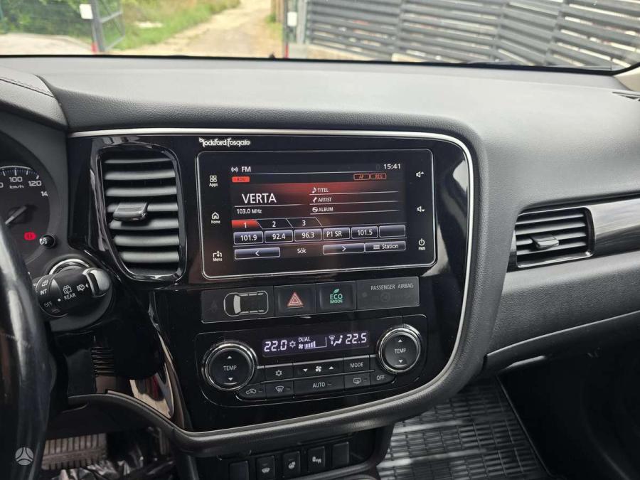 Red Mitsubishi Outlander 2017 in Telschi, with an engine capacity of 2.00 L and mileage of 266 thousand km for 10999 €, photo 37 on AUTOMOTO.COM.LV