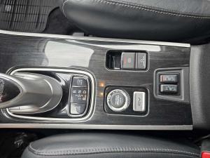 Red Mitsubishi Outlander 2017 in Telschi, with an engine capacity of 2.00 L and mileage of 266 thousand km for 10999 €, photo 39 on AUTOMOTO.COM.LV
