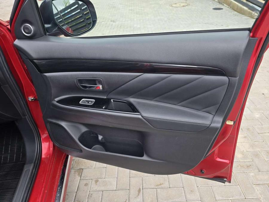 Red Mitsubishi Outlander 2017 in Telschi, with an engine capacity of 2.00 L and mileage of 266 thousand km for 10999 €, photo 41 on AUTOMOTO.COM.LV