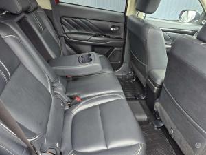 Red Mitsubishi Outlander 2017 in Telschi, with an engine capacity of 2.00 L and mileage of 266 thousand km for 10999 €, photo 47 on AUTOMOTO.COM.LV
