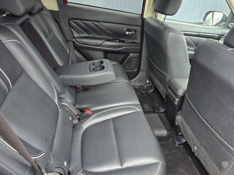Red Mitsubishi Outlander 2017 in Telschi, with an engine capacity of 2.00 L and mileage of 266 thousand km for 10999 €, photo 47 on AUTOMOTO.COM.LV