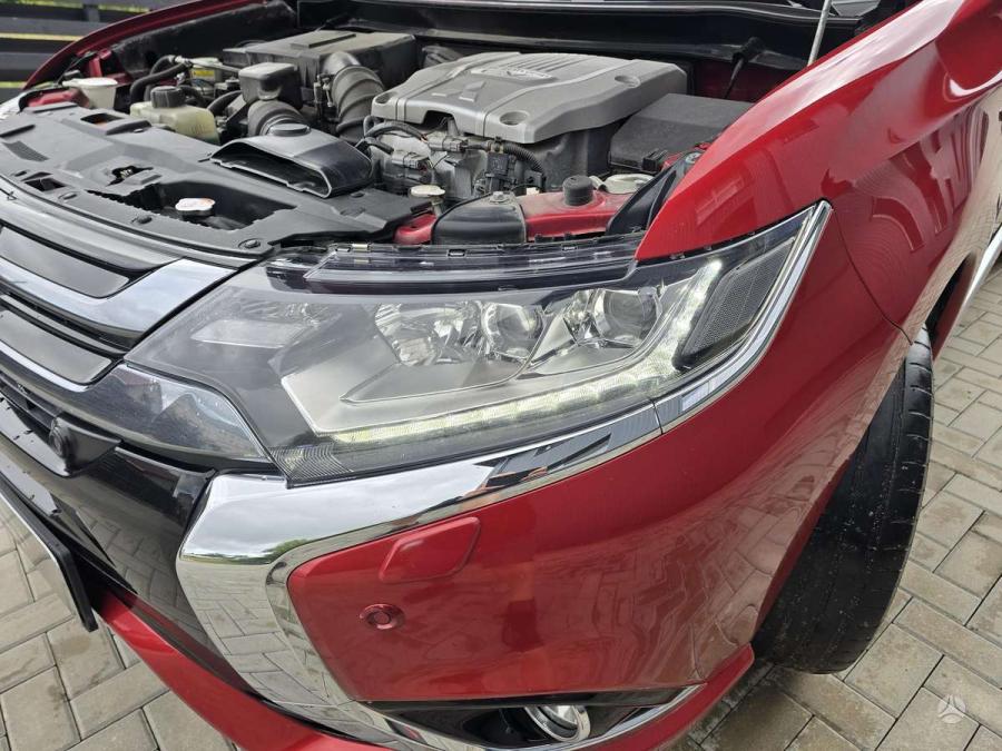 Red Mitsubishi Outlander 2017 in Telschi, with an engine capacity of 2.00 L and mileage of 266 thousand km for 10999 €, photo 53 on AUTOMOTO.COM.LV