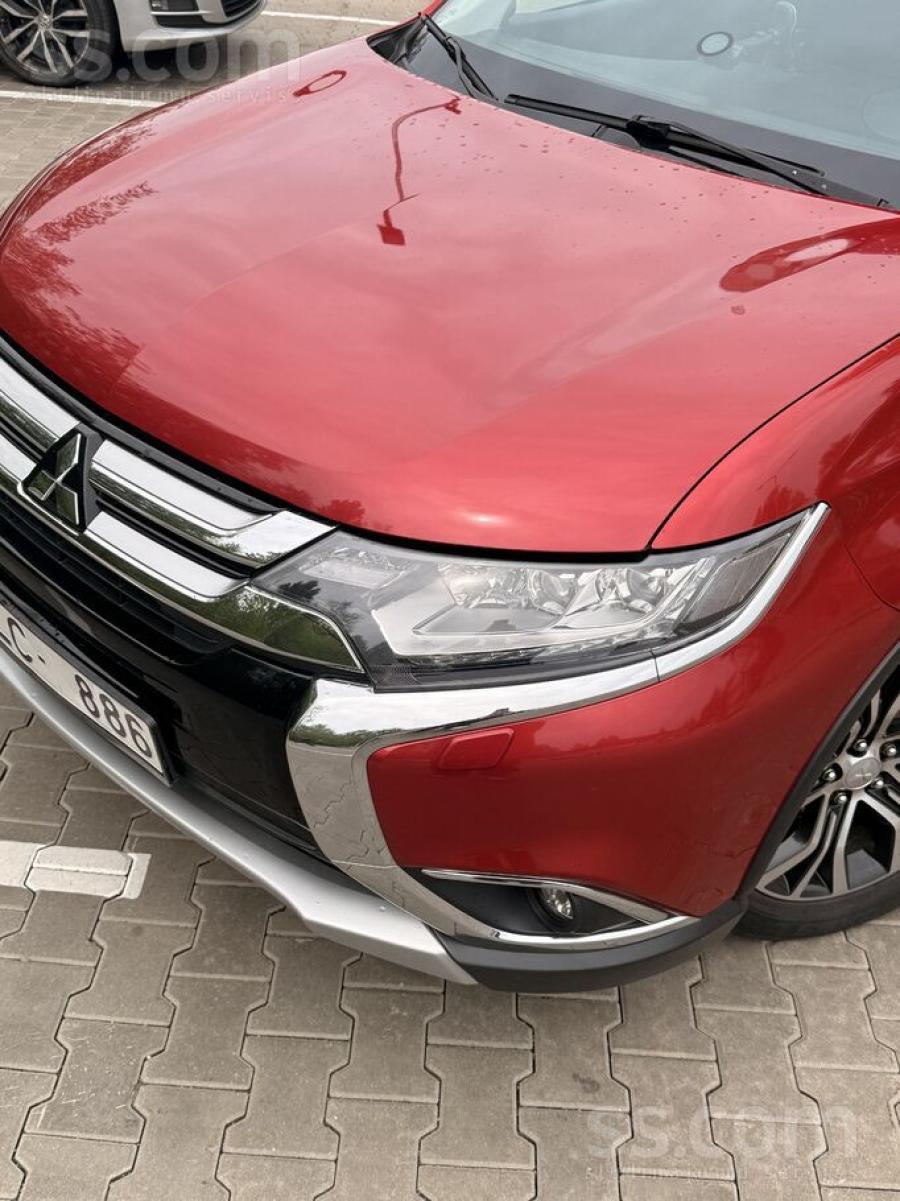 Red Mitsubishi Outlander 2017 in Riga, with an engine capacity of 2.00 L and mileage of 214 thousand km for 11700 €, photo 3 on AUTOMOTO.COM.LV