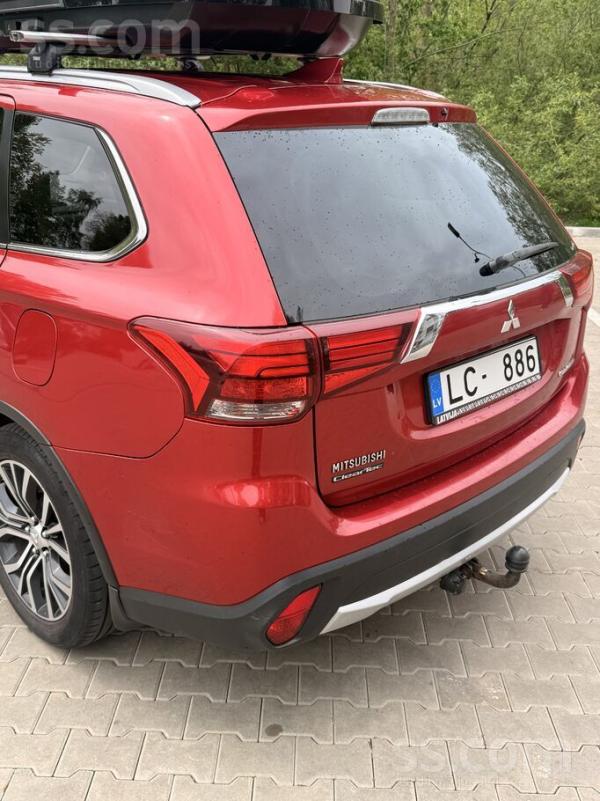 Sarkans Mitsubishi Outlander 2017 Rīga, ar dzinēja tilpumu 2.00 L un nobraukumu 214 tūkst. km par 11700 €, foto 4 vietnē AUTOMOTO.COM.LV