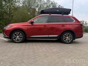 Red Mitsubishi Outlander 2017 in Riga, with an engine capacity of 2.00 L and mileage of 214 thousand km for 11700 €, photo 6 on AUTOMOTO.COM.LV
