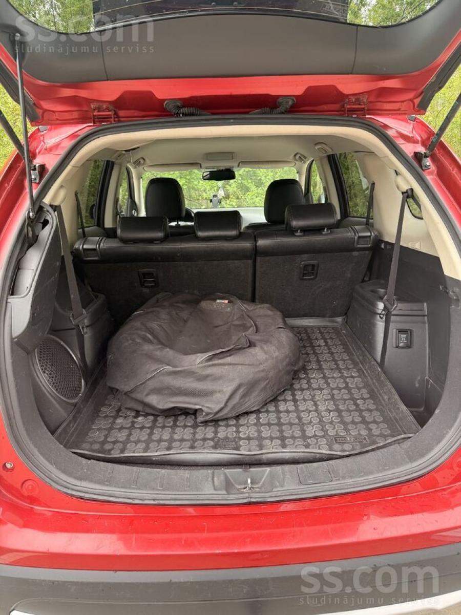 Red Mitsubishi Outlander 2017 in Riga, with an engine capacity of 2.00 L and mileage of 214 thousand km for 11700 €, photo 12 on AUTOMOTO.COM.LV