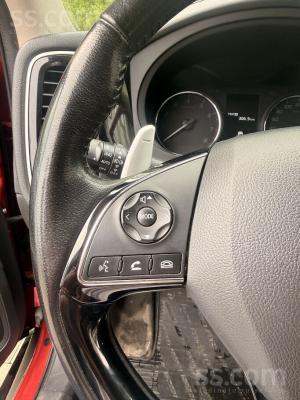 Red Mitsubishi Outlander 2017 in Riga, with an engine capacity of 2.00 L and mileage of 214 thousand km for 11700 €, photo 13 on AUTOMOTO.COM.LV