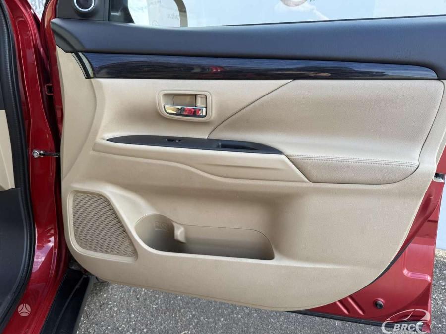 Sarkans Mitsubishi Outlander 2017 Klaipėda, ar dzinēja tilpumu 2.00 L un nobraukumu 250 tūkst. km par 9900 €, foto 9 vietnē AUTOMOTO.COM.LV
