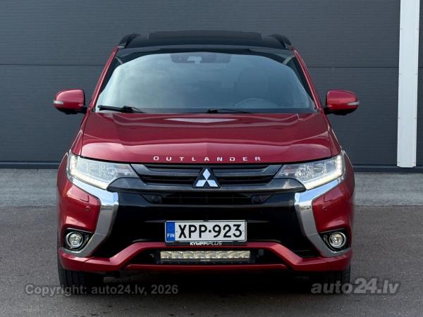 Sarkans Mitsubishi Outlander 2017 Tallina, ar dzinēja tilpumu 2.40 L un nobraukumu 211 tūkst. km par 9990 €, foto 2 vietnē AUTOMOTO.COM.LV