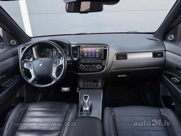 Sarkans Mitsubishi Outlander 2017 Tallina, ar dzinēja tilpumu 2.40 L un nobraukumu 211 tūkst. km par 9990 €, foto 10 vietnē AUTOMOTO.COM.LV