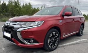 Red Mitsubishi Outlander 2018 in Vilnius, with an engine capacity of 2.00 L and mileage of 54 thousand km for 17399 €, photo  on AUTOMOTO.COM.LV