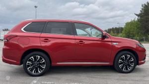 Red Mitsubishi Outlander 2018 in Vilnius, with an engine capacity of 2.00 L and mileage of 54 thousand km for 17399 €, photo 7 on AUTOMOTO.COM.LV