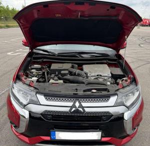 Red Mitsubishi Outlander 2018 in Vilnius, with an engine capacity of 2.00 L and mileage of 54 thousand km for 17399 €, photo 16 on AUTOMOTO.COM.LV