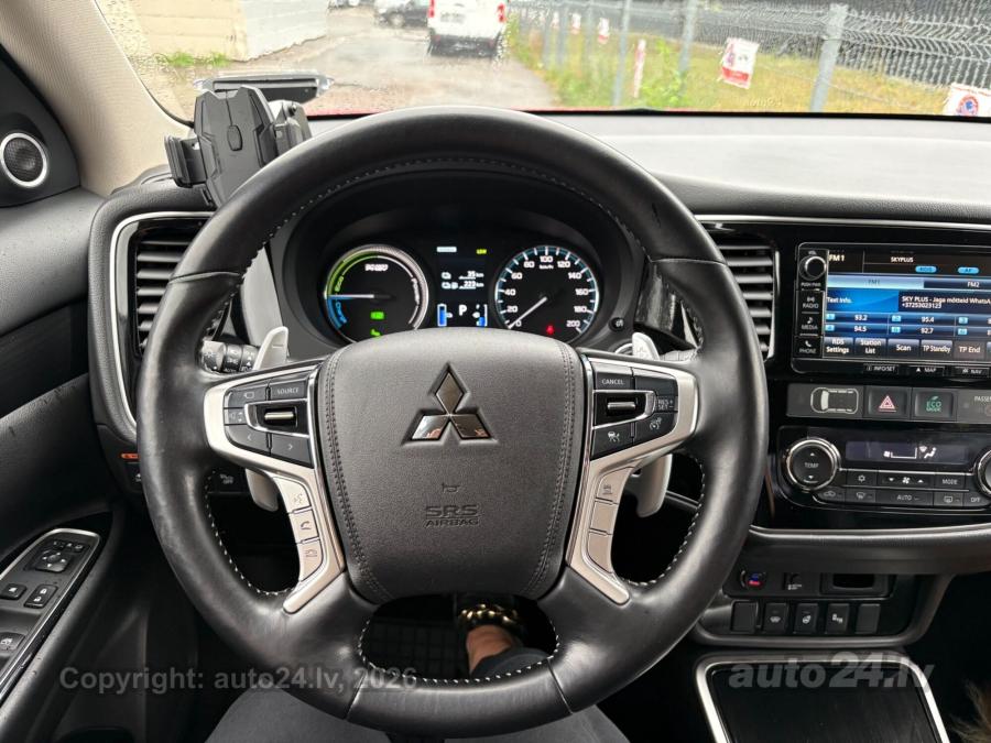 Красный Мицубиси Аутлендер 2018 в Таллин, объемом двигателя 2.00 л и пробегом 165 тыс. км за 12900 €, фото 24 на AUTOMOTO.COM.LV