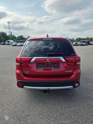 Sarkans Mitsubishi Outlander 2018 Marijampole, ar dzinēja tilpumu 2.27 L un nobraukumu 214 tūkst. km par 12250 €, foto 6 vietnē AUTOMOTO.COM.LV