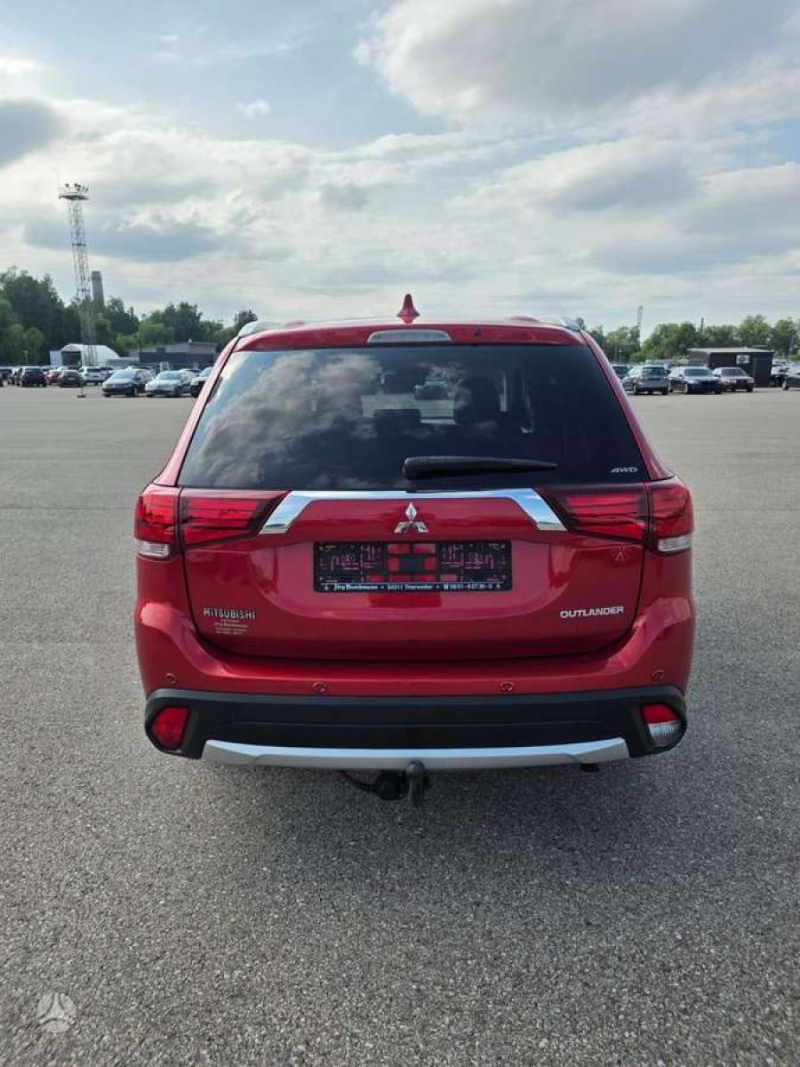 Sarkans Mitsubishi Outlander 2018 Marijampole, ar dzinēja tilpumu 2.27 L un nobraukumu 214 tūkst. km par 12250 €, foto 6 vietnē AUTOMOTO.COM.LV