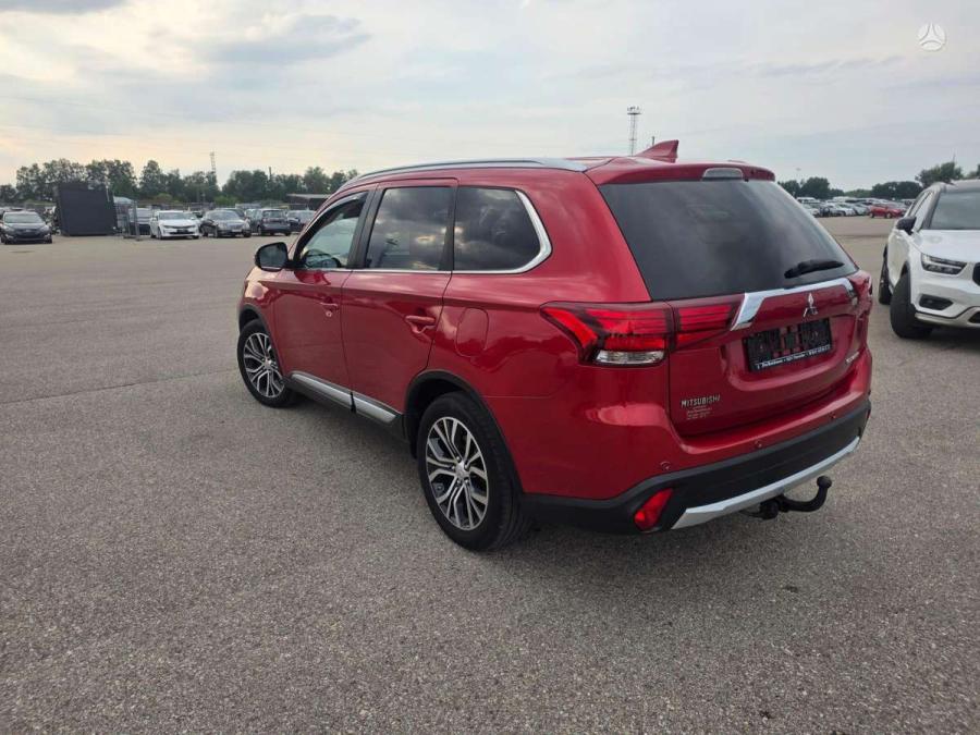 Sarkans Mitsubishi Outlander 2018 Marijampole, ar dzinēja tilpumu 2.27 L un nobraukumu 214 tūkst. km par 12250 €, foto 7 vietnē AUTOMOTO.COM.LV