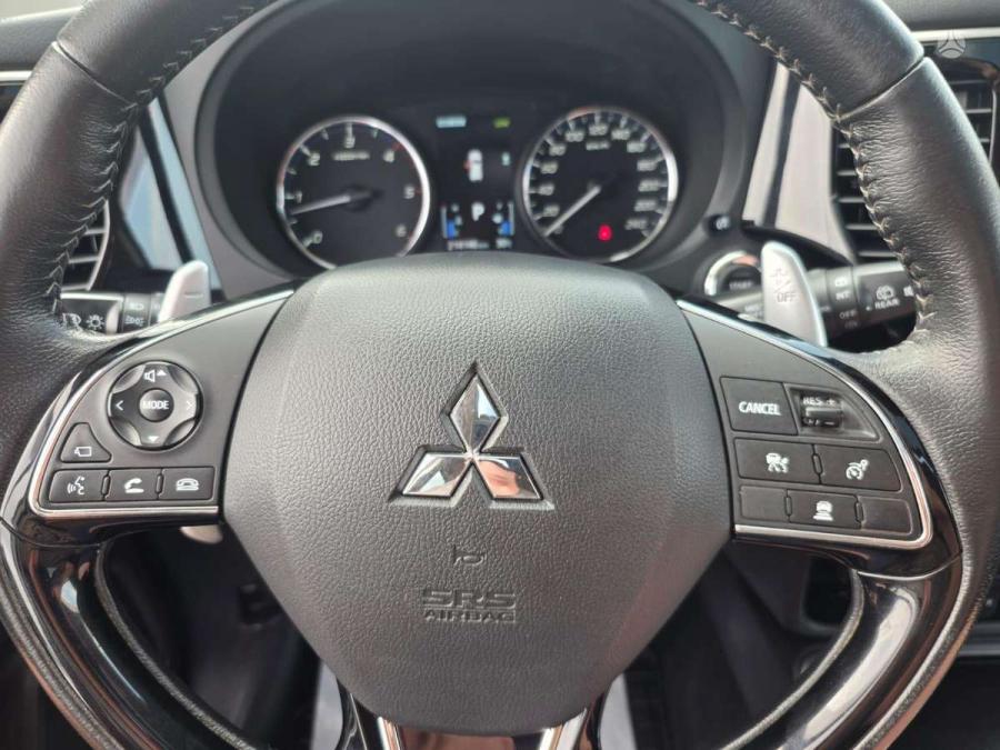 Sarkans Mitsubishi Outlander 2018 Marijampole, ar dzinēja tilpumu 2.27 L un nobraukumu 214 tūkst. km par 12250 €, foto 12 vietnē AUTOMOTO.COM.LV