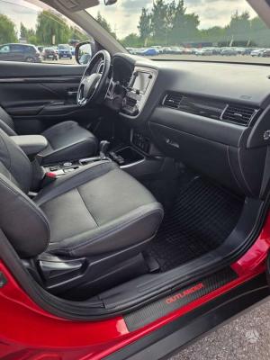 Sarkans Mitsubishi Outlander 2018 Marijampole, ar dzinēja tilpumu 2.27 L un nobraukumu 214 tūkst. km par 12250 €, foto 23 vietnē AUTOMOTO.COM.LV