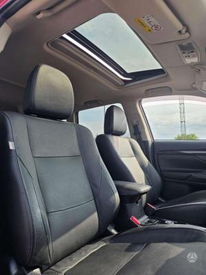 Sarkans Mitsubishi Outlander 2018 Marijampole, ar dzinēja tilpumu 2.27 L un nobraukumu 214 tūkst. km par 12250 €, foto 24 vietnē AUTOMOTO.COM.LV