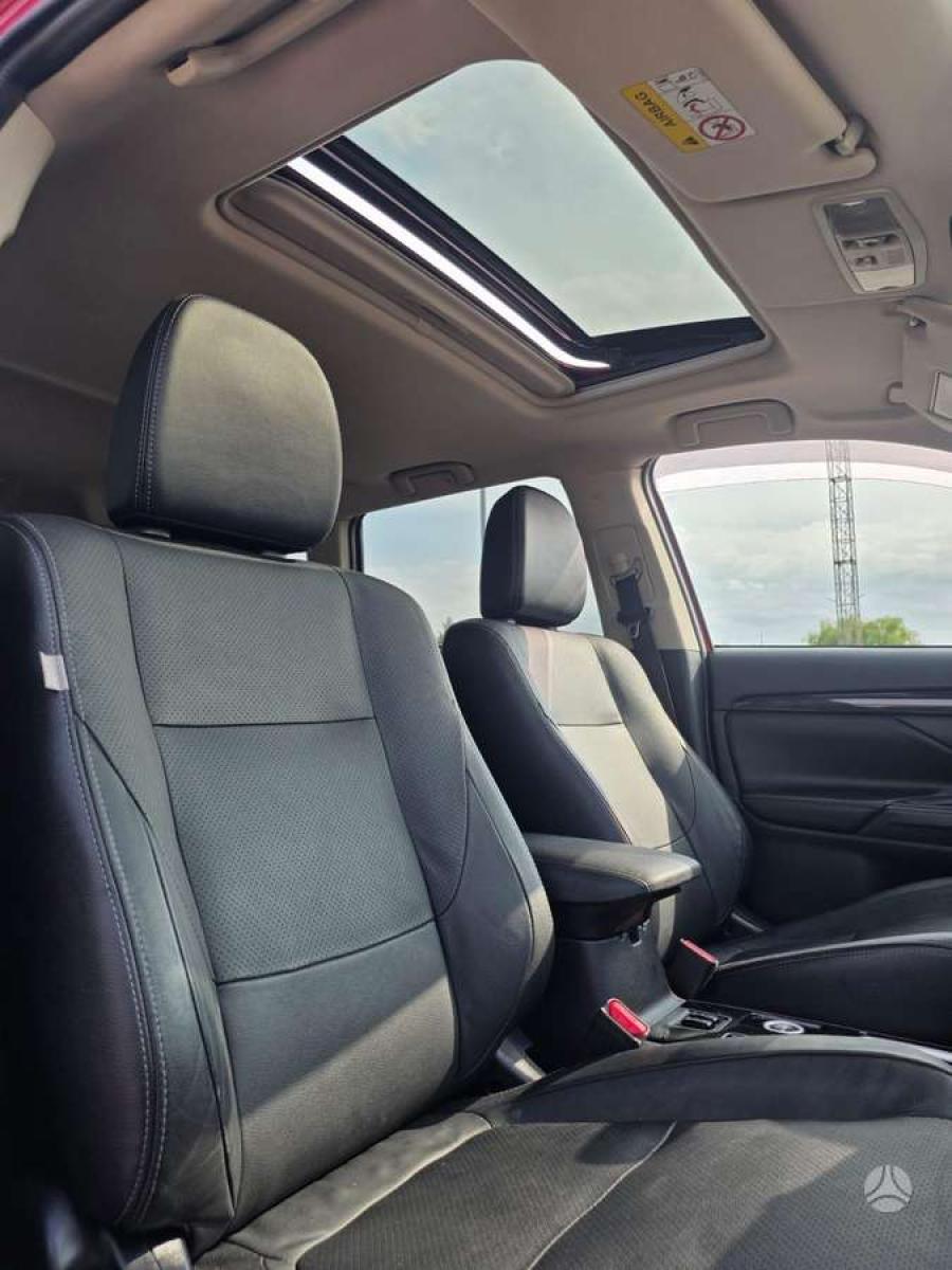 Sarkans Mitsubishi Outlander 2018 Marijampole, ar dzinēja tilpumu 2.27 L un nobraukumu 214 tūkst. km par 12250 €, foto 24 vietnē AUTOMOTO.COM.LV