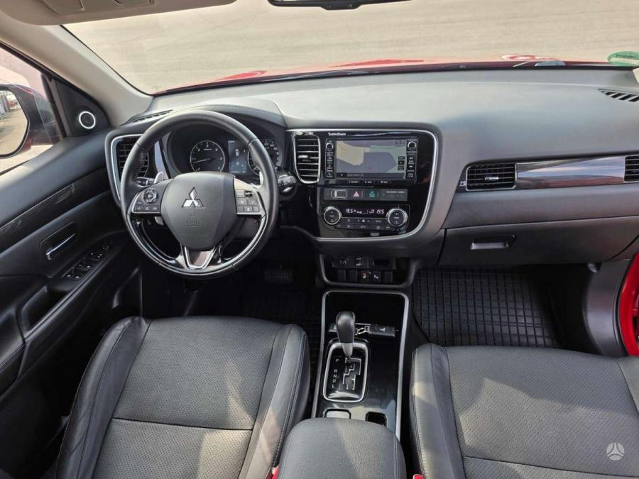 Sarkans Mitsubishi Outlander 2018 Marijampole, ar dzinēja tilpumu 2.27 L un nobraukumu 214 tūkst. km par 12250 €, foto 27 vietnē AUTOMOTO.COM.LV